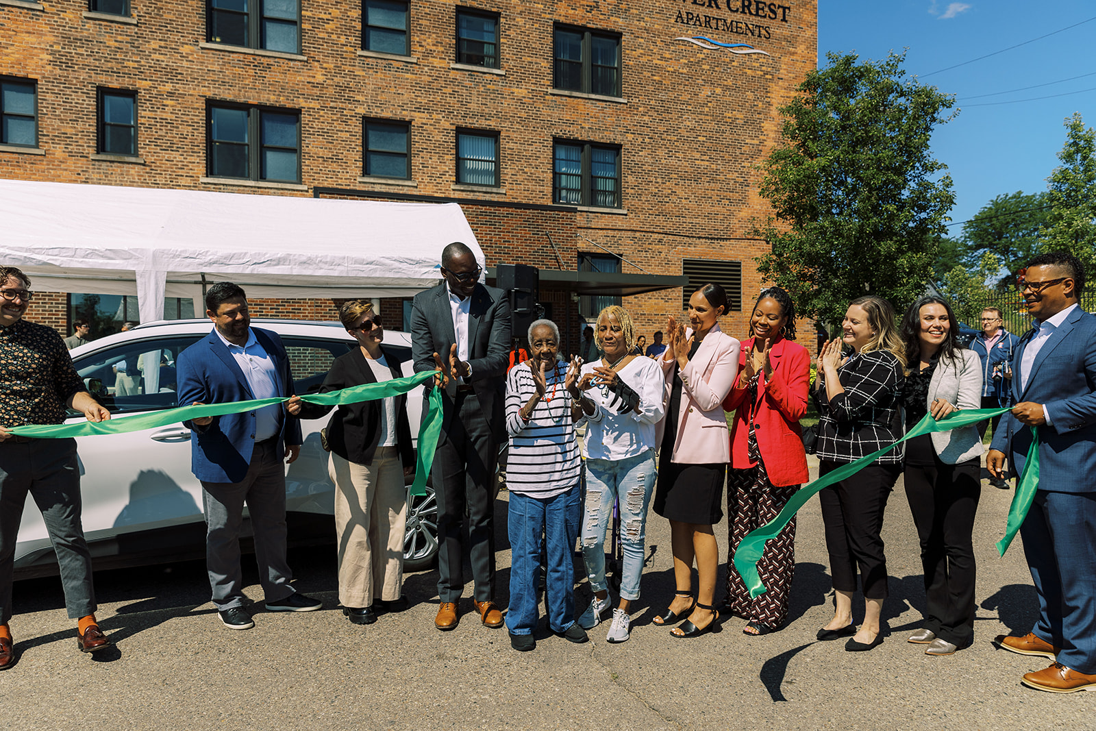 Electric Vehicle Carshare Program Launched at Detroit’s River Crest ...